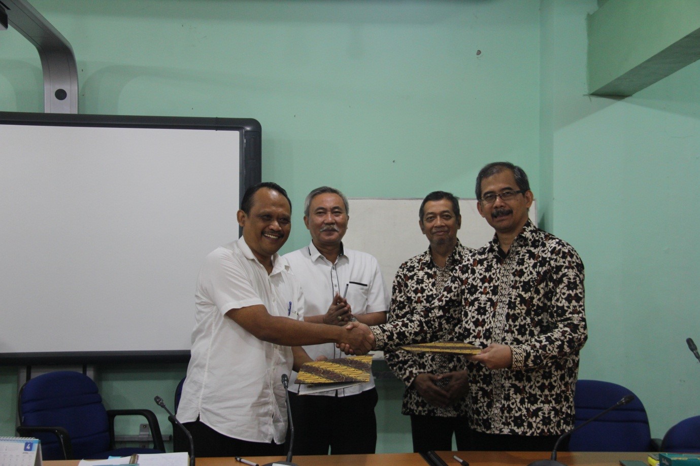 PENANDATANGANAN MoA ANTARA DEPARTEMEN HPT FAPERTA UGM DAN JURUSAN PROTEKSI TANAMAN UNILA ...