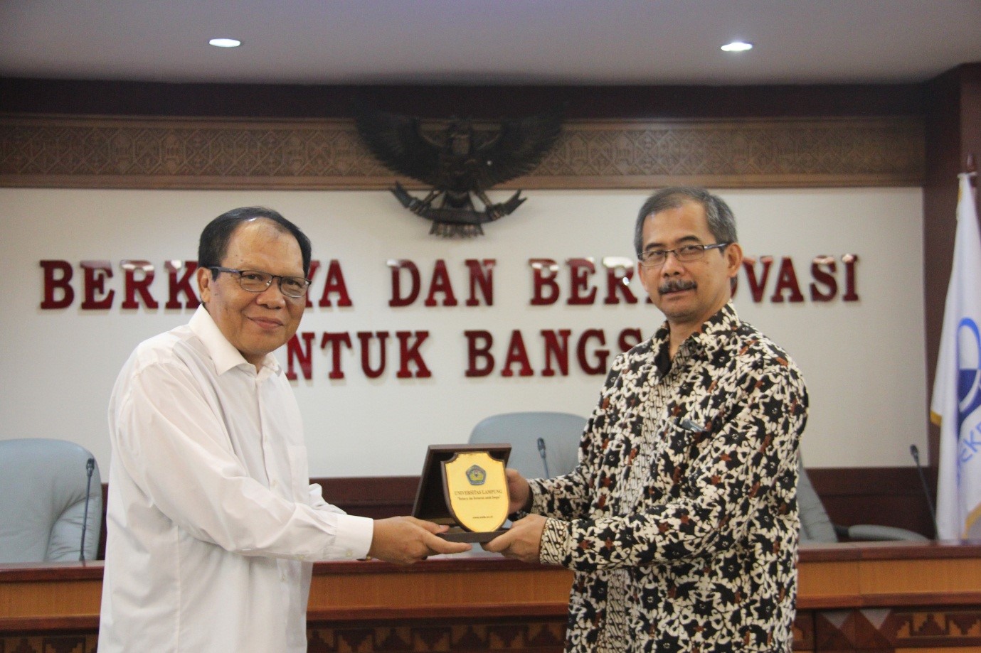 PENANDATANGANAN MoA ANTARA DEPARTEMEN HPT FAPERTA UGM DAN JURUSAN PROTEKSI TANAMAN UNILA ...