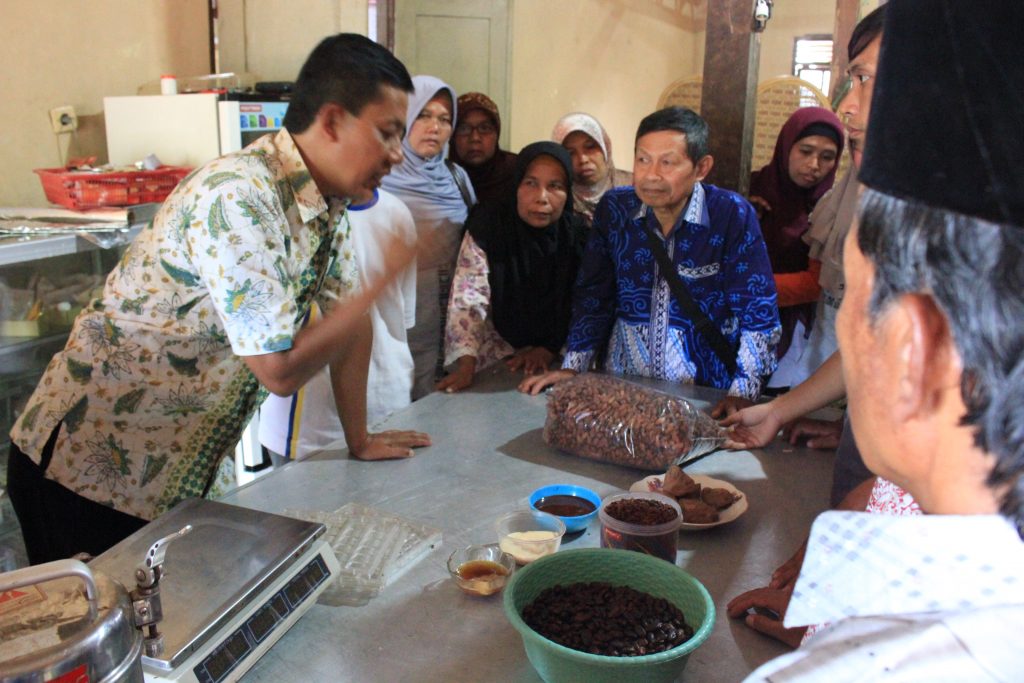 Meningkatkan Kemampuan Masyarakat Desa Giripurwo, Kulon Progo dalam ...