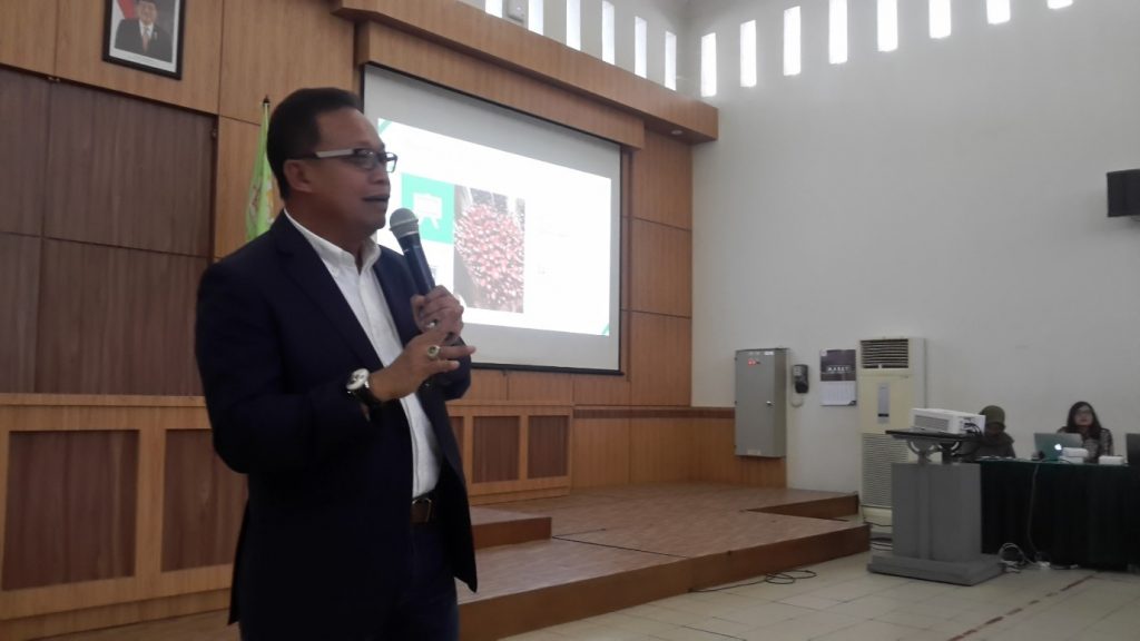 JOKO SUPRIYONO BERIKAN KULIAH TAMU TANTANGAN DAN PELUANG KELAPA SAWIT ...