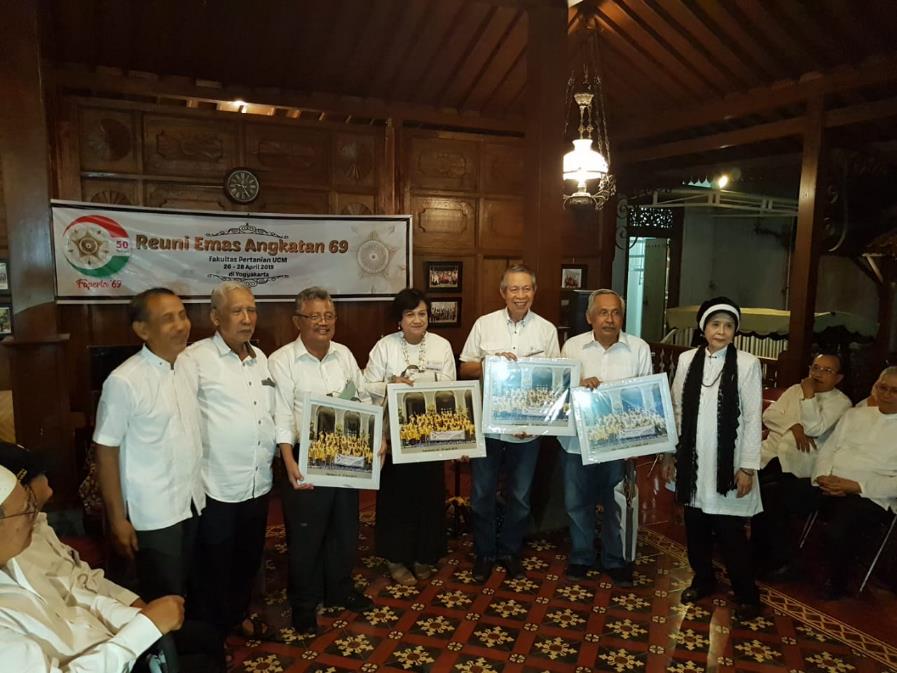 REUNI EMAS ALUMNI ANGKATAN 1969 FAKULTAS PERTANIAN UGM – Fakultas Pertanian REUNI EMAS ALUMNI ANGKATAN 1969 FAKULTAS PERTANIAN UGM – Fakultas Pertanian