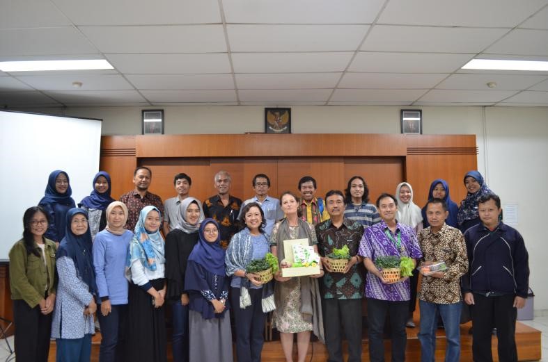 GUEST LECTURE OLEH EAST WEST SEED INTERNATIONAL – Fakultas Pertanian GUEST LECTURE OLEH EAST WEST SEED INTERNATIONAL – Fakultas Pertanian
