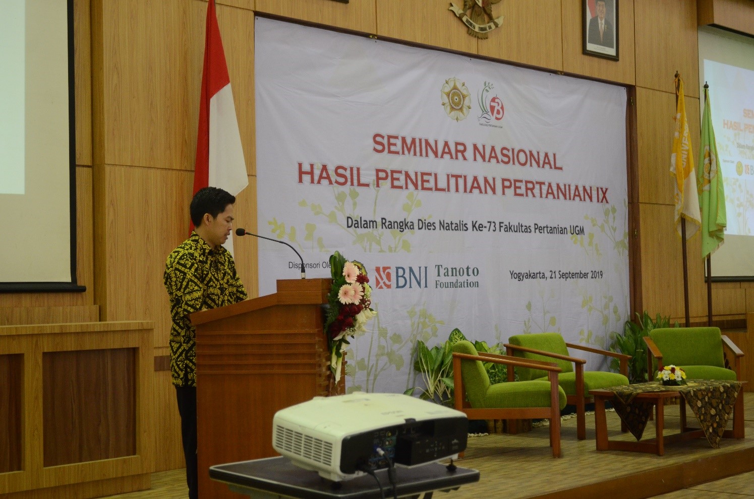 SEMINAR NASIONAL DALAM RANGKA DIES NATALIS FAKULTAS PERTANIAN UGM 2019 MEWADAHI INOVASI RISET ...