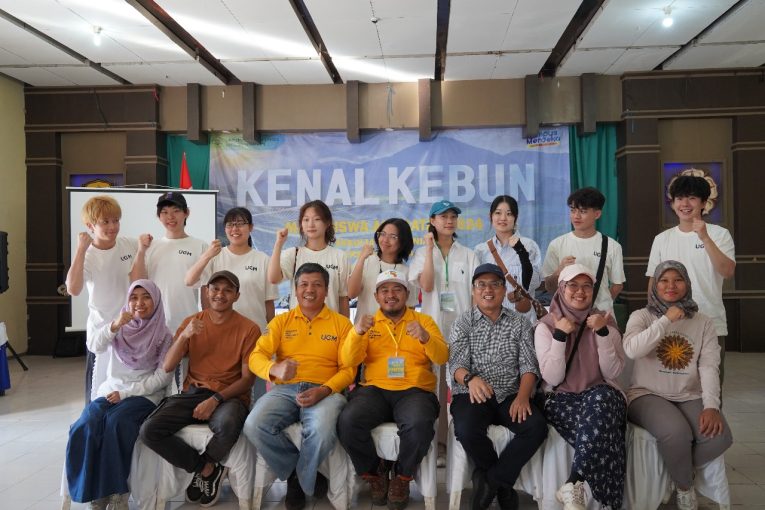 Mahasiswa AIMS Belajar Langsung Budidaya Teh dan Kakao Lewat Kegiatan ...